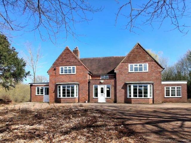 5 bedroom detached house for sale