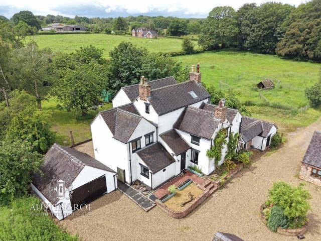 5 bedroom detached house for sale