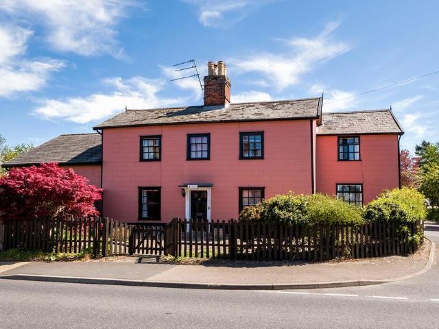 5 bedroom detached house for sale