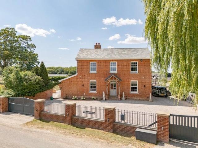 5 bedroom detached house for sale
