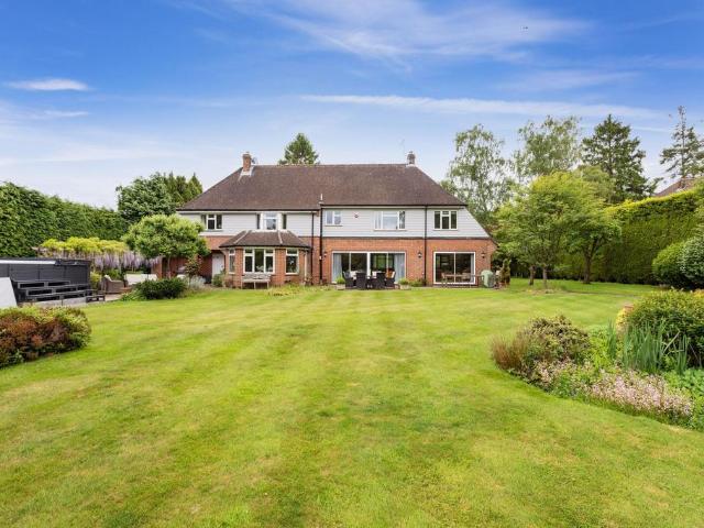 5 bedroom detached house for sale
