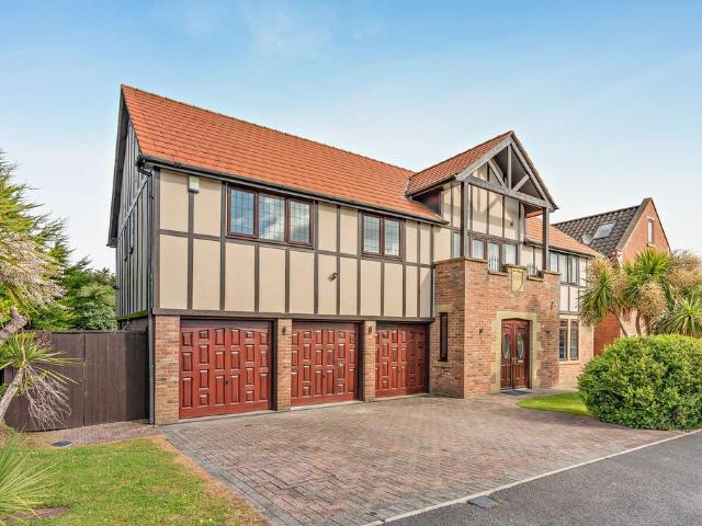 5 bedroom detached house for sale