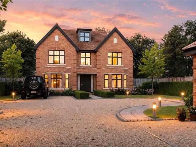 5 bedroom detached house for sale