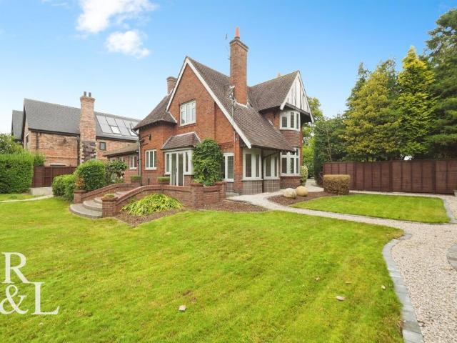 5 bedroom detached house for sale