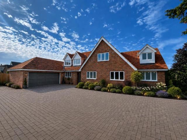 5 bedroom detached house for sale