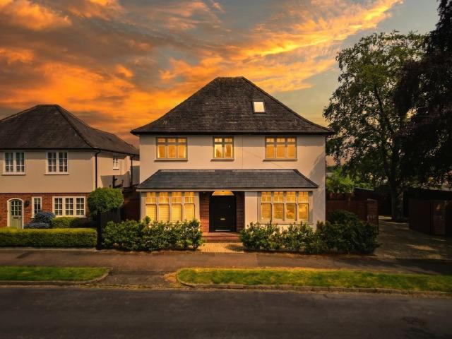 5 bedroom detached house for sale