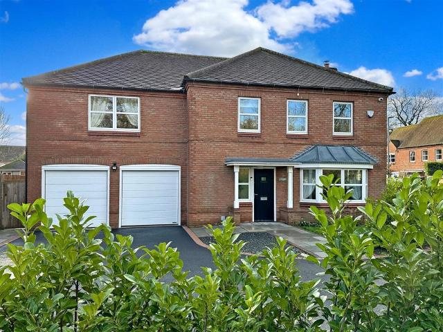 5 bedroom detached house for sale
