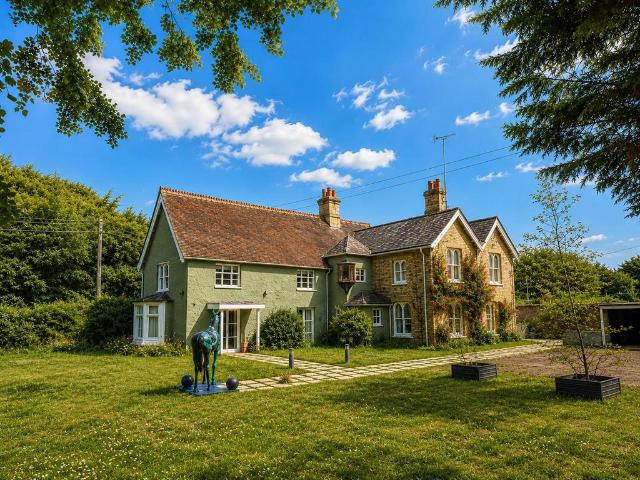 5 bedroom detached house for sale