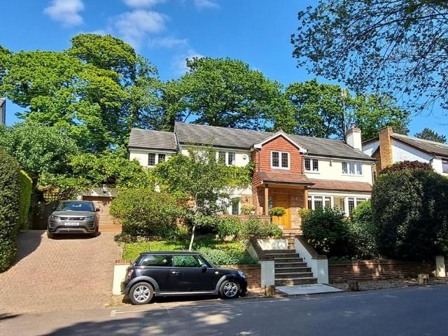5 bedroom detached house for sale