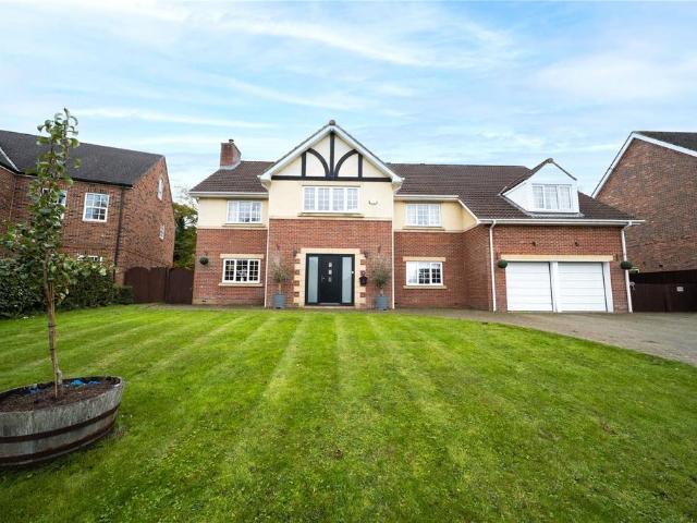 5 bedroom detached house for sale