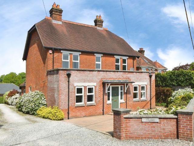 5 bedroom detached house for sale