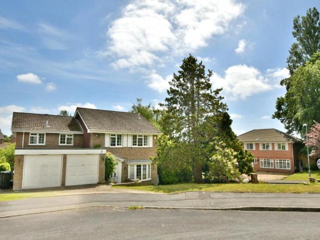 5 bedroom detached house for sale