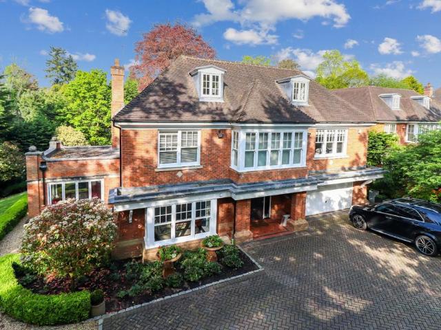 5 bedroom detached house for sale