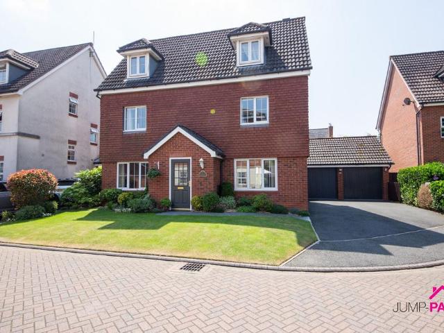 5 bedroom detached house for sale