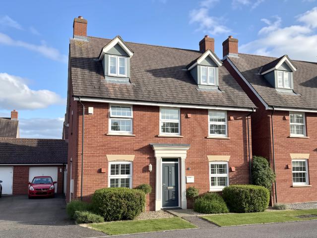5 bedroom detached house for sale