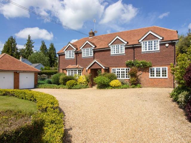 5 bedroom detached house for sale