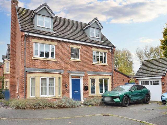 5 bedroom detached house for sale