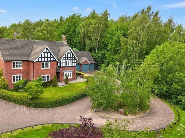 5 bedroom detached house for sale