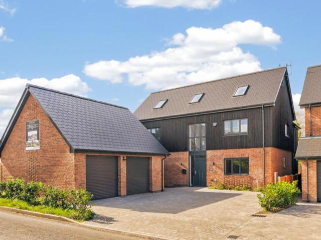 5 bedroom detached house for sale