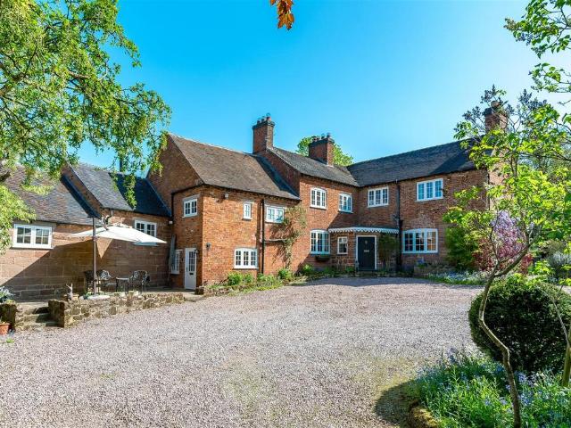 5 bedroom detached house for sale