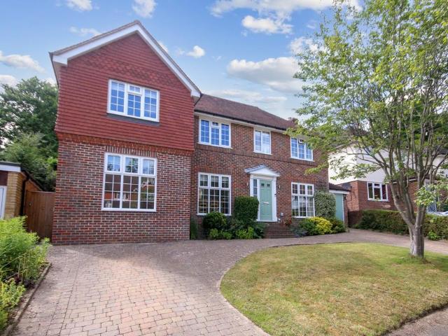 5 bedroom detached house for sale