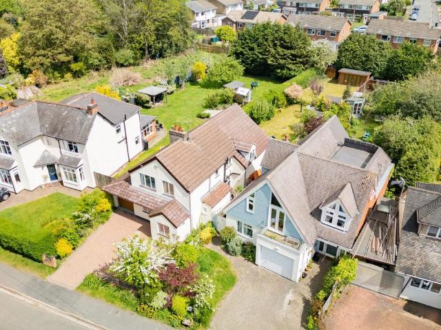 5 bedroom detached house for sale