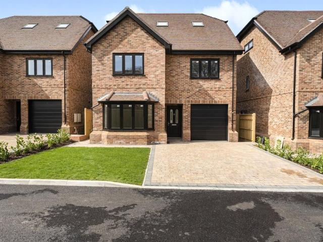 5 bedroom detached house for sale