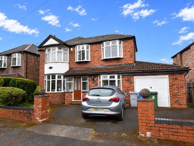 5 bedroom detached house for sale