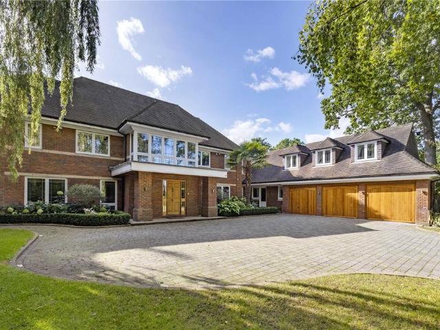 5 bedroom detached house for sale