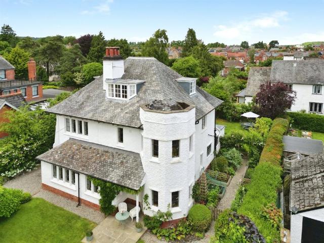 5 bedroom detached house for sale