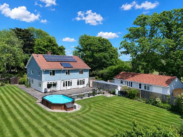 5 bedroom detached house for sale