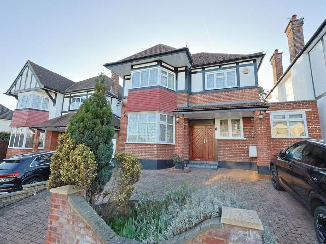 5 bedroom detached house for sale