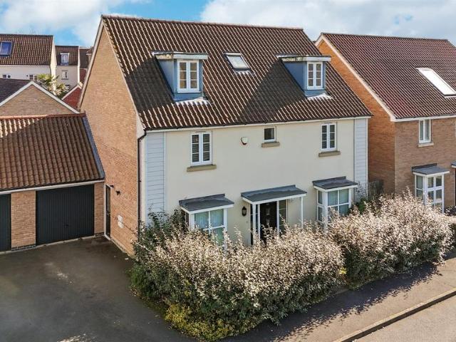 5 bedroom detached house for sale