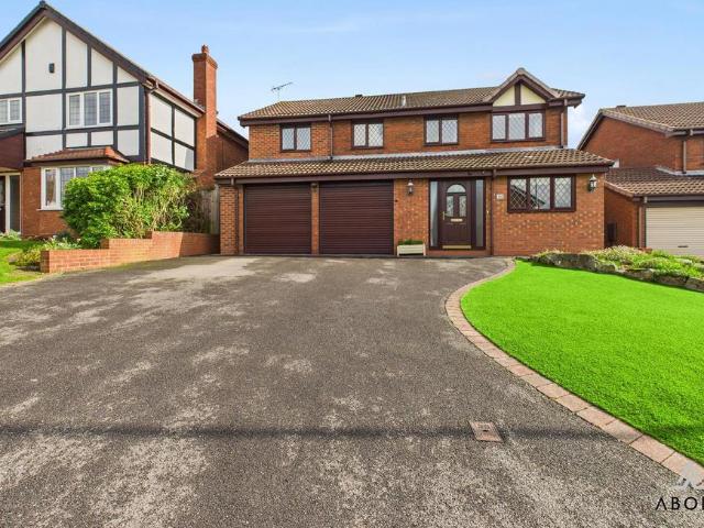 5 bedroom detached house for sale