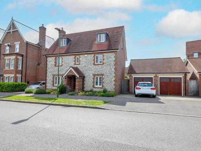 5 bedroom detached house for sale