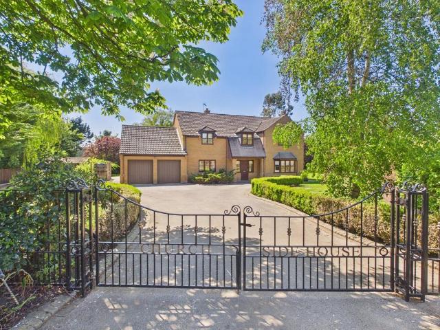 5 bedroom detached house for sale