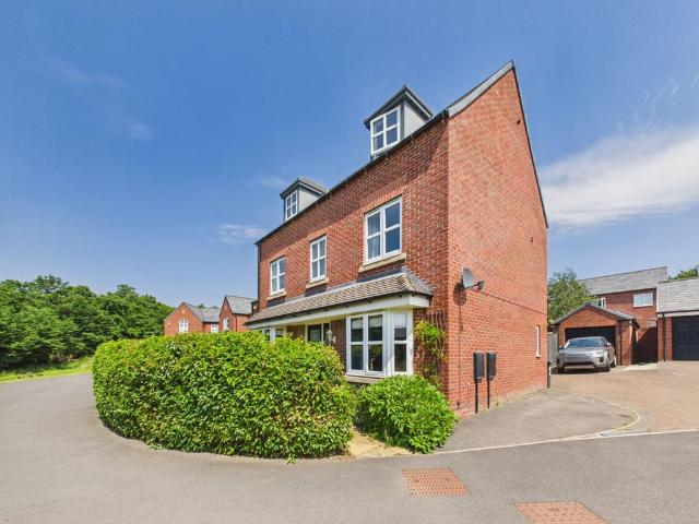 5 bedroom detached house for sale