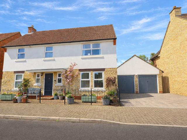 5 bedroom detached house for sale