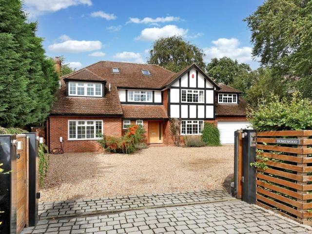 5 bedroom detached house for sale