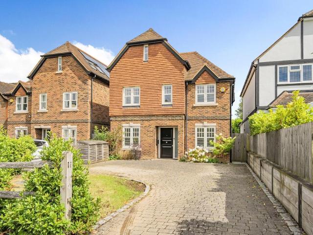 5 bedroom detached house for sale