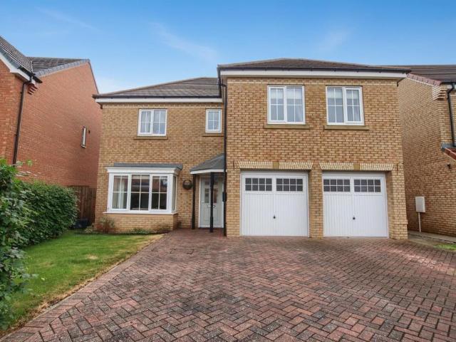 5 bedroom detached house for sale