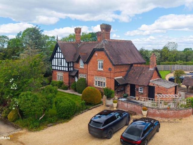 5 bedroom detached house for sale