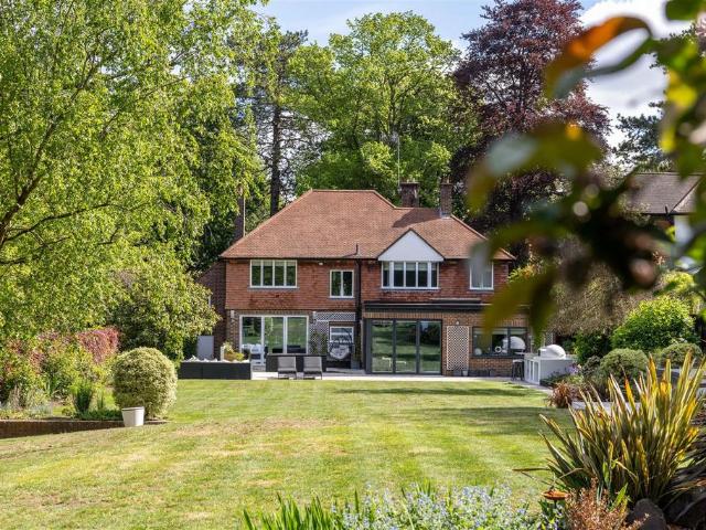5 bedroom detached house for sale