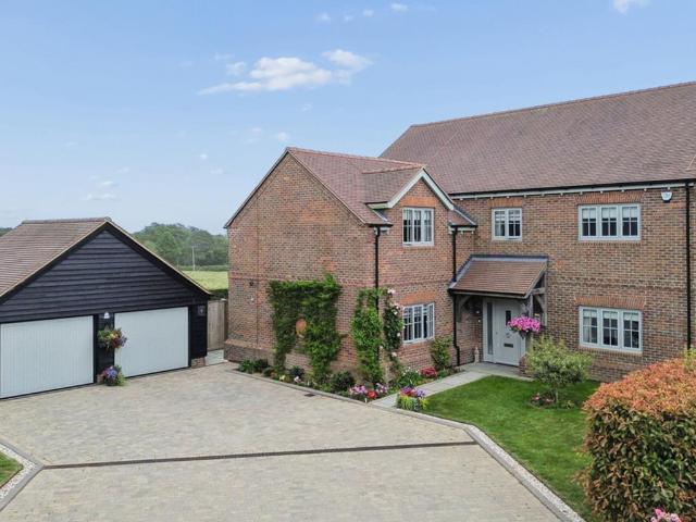 5 bedroom detached house for sale