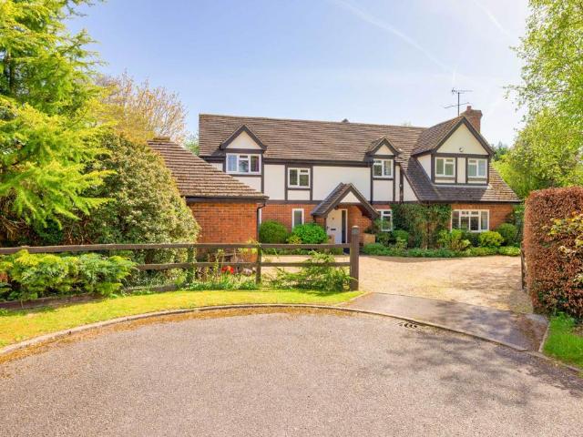 5 bedroom detached house for sale