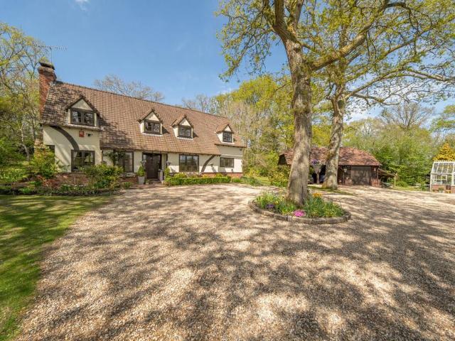 5 bedroom detached house for sale