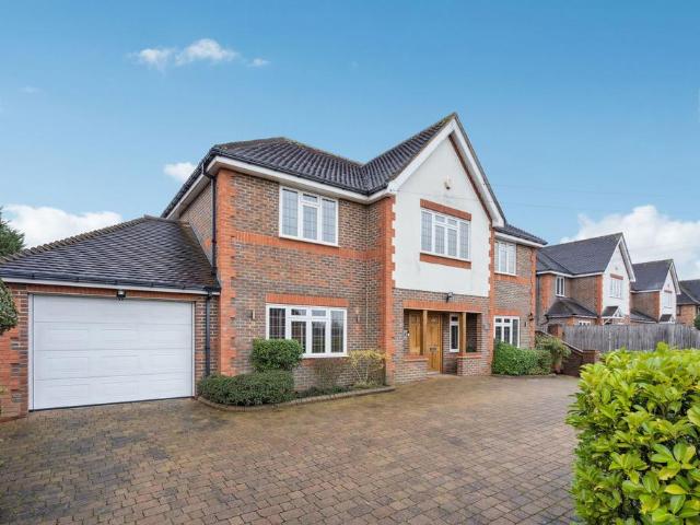 5 bedroom detached house for sale