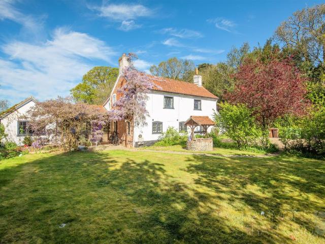 5 bedroom detached house for sale