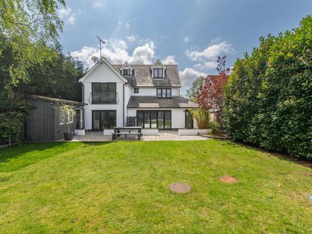 5 bedroom detached house for sale