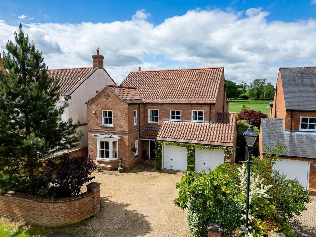 5 bedroom detached house for sale